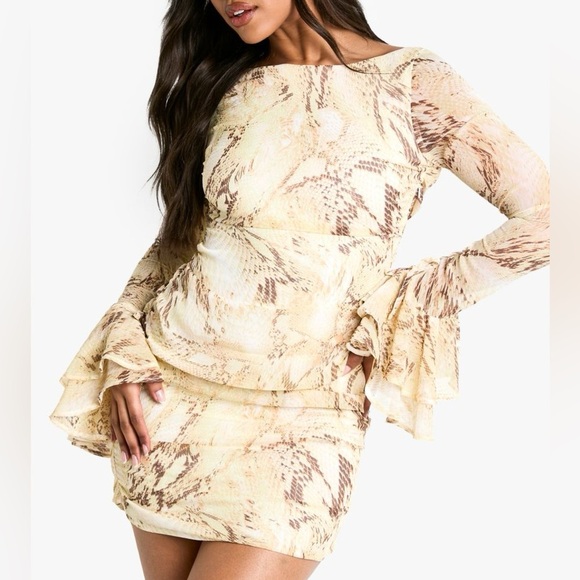 Boohoo | Dresses | New Boohoo Cream Snake Print Chiffon Long Sleeve ...